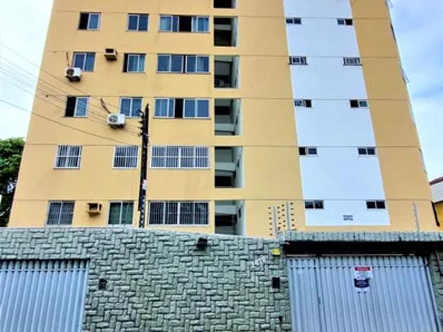 Apartamento com 3 Quartos e 2 banheiros à Venda, 75 m² por R$ 200.000
