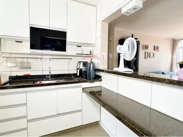 Apartamento com 3 Quartos e 2 banheiros à Venda, 75 m² por R$ 820.000