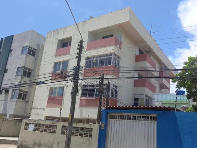 Apartamento com 3 Quartos e 2 banheiros à Venda, 78 m² por R$ 200.000