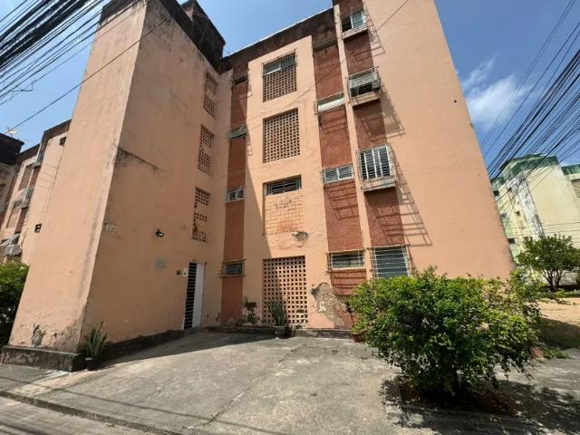 Apartamento com 3 Quartos e 2 banheiros à Venda, 78 m² por R$ 90.000