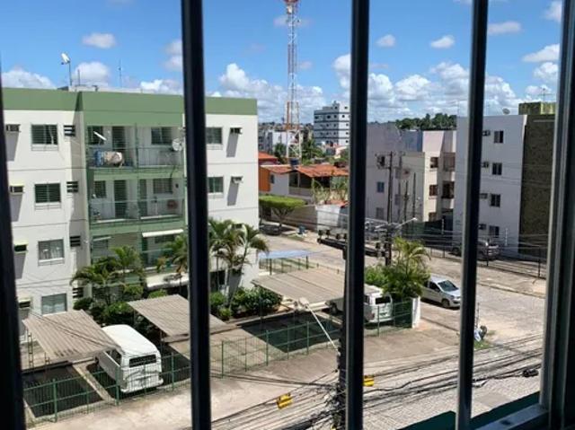 Apartamento com 3 Quartos e 2 banheiros à Venda, 83 m² por R$ 170.000