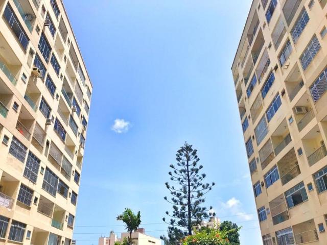 Apartamento com 3 Quartos e 2 banheiros à Venda, 80 m² por R$ 350.000