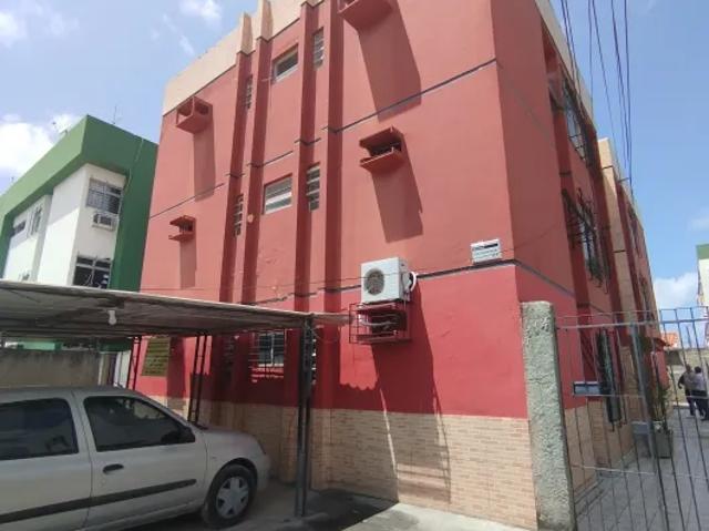 Apartamento com 3 Quartos e 2 banheiros à Venda, 80 m² por R$ 95.000
