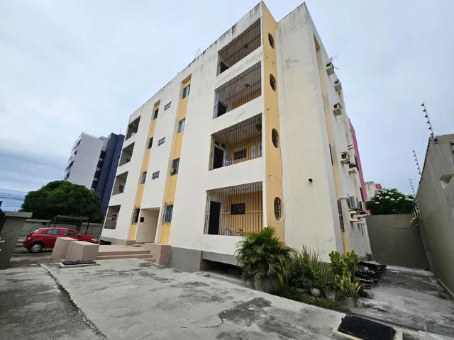 Apartamento com 3 Quartos e 2 banheiros à Venda, 89 m² por R$ 195.000