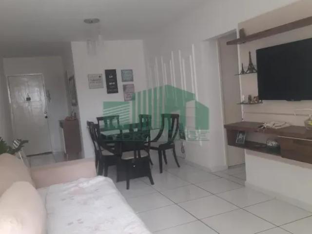 Apartamento com 3 Quartos e 2 banheiros à Venda, 90 m² por R$ 210.000