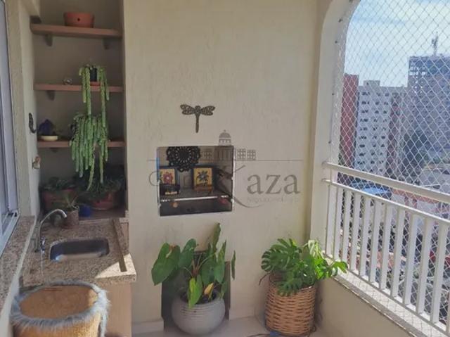 Apartamento com 3 Quartos e 2 banheiros à Venda, 91 m² por R$ 910.350