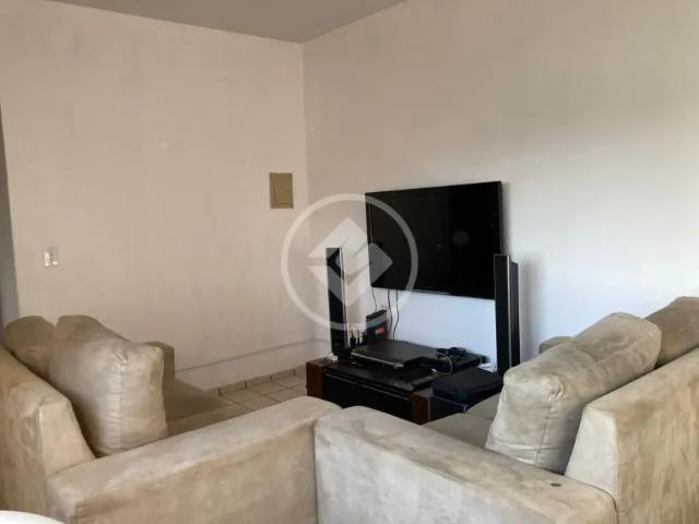 Apartamento com 3 Quartos e 2 banheiros à Venda, 94 m² por R$ 270.000
