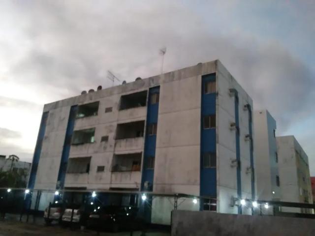 Apartamento com 3 Quartos e 2 banheiros à Venda, 95 m² por R$ 210.000