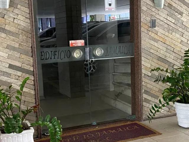 Apartamento com 3 Quartos e 2 banheiros à Venda, 100 m² por R$ 300.000