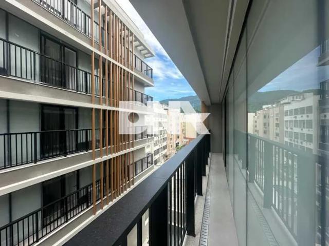Apartamento com 3 Quartos e 2 banheiros à Venda, 100 m² por R$ 3.550.000