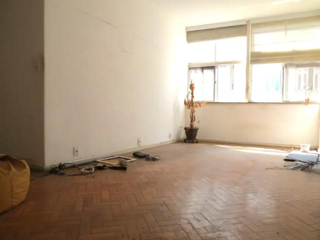 Apartamento com 3 Quartos e 2 banheiros à Venda, 101 m² por R$ 920.000