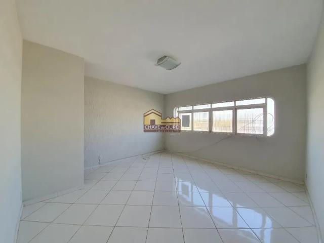 Apartamento com 3 Quartos e 2 banheiros à Venda, 101 m² por R$ 290.000