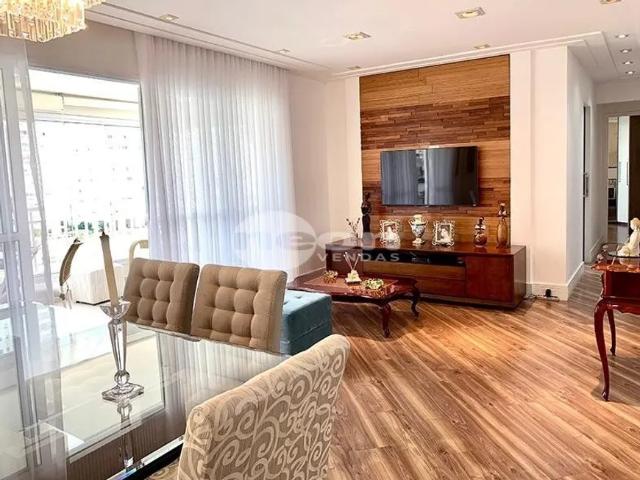 Apartamento com 3 Quartos e 2 banheiros à Venda, 107 m² por R$ 975.000