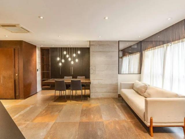 Apartamento com 3 Quartos e 2 banheiros à Venda, 110 m² por R$ 1.730.000
