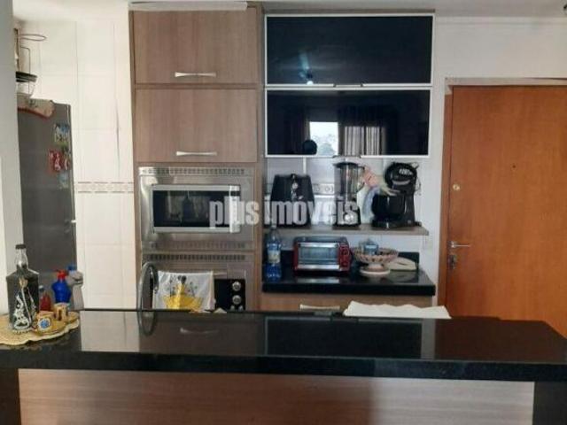 Apartamento com 3 Quartos e 2 banheiros à Venda