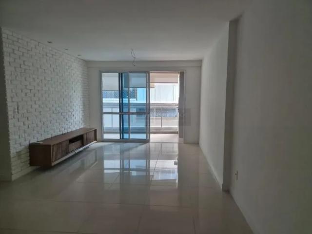 Apartamento com 3 Quartos e 2 banheiros à Venda, 113 m² por R$ 999.000