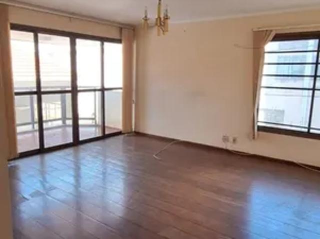 Apartamento com 3 Quartos e 2 banheiros à Venda, 117 m² por R$ 358.000
