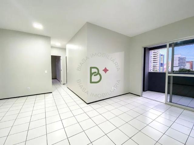 Apartamento com 3 Quartos e 2 banheiros à Venda, 120 m² por R$ 520.000