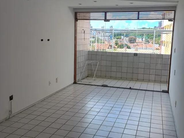 Apartamento com 3 Quartos e 2 banheiros à Venda, 120 m² por R$ 290.000