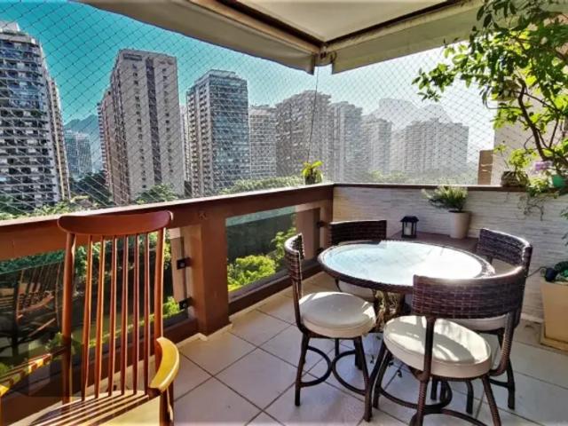 Apartamento com 3 Quartos e 2 banheiros à Venda, 127 m² por R$ 1.900.000