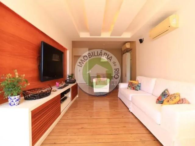 Apartamento com 3 Quartos e 2 banheiros à Venda, 130 m² por R$ 2.300.000