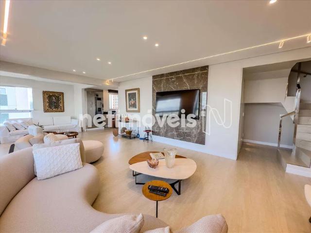Apartamento com 3 Quartos e 2 banheiros à Venda, 200 m² por R$ 3.390.000