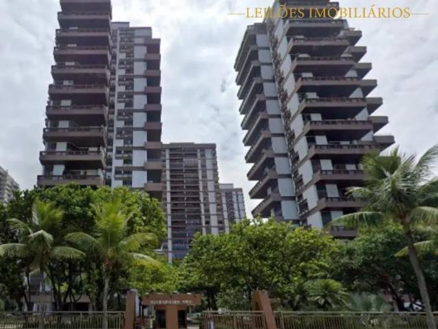 Apartamento com 3 Quartos e 2 banheiros à Venda, 304 m² por R$ 1.655.000