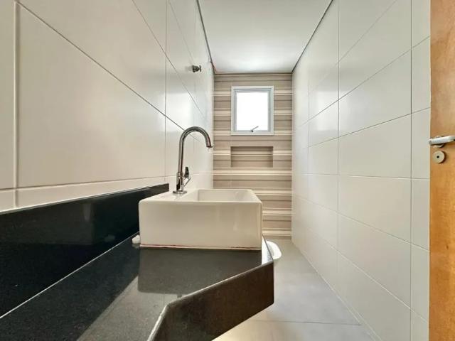 Apartamento com 3 Quartos e 2 banheiros à Venda, 165 m² por R$ 840.000
