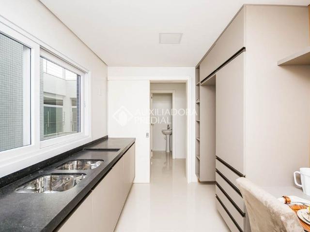 Apartamento com 3 quartos e 311m² para alugar em Tristeza, Porto Alegre