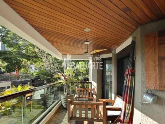 Apartamento com 3 Quartos e 4 banheiros à Venda, 140 m²