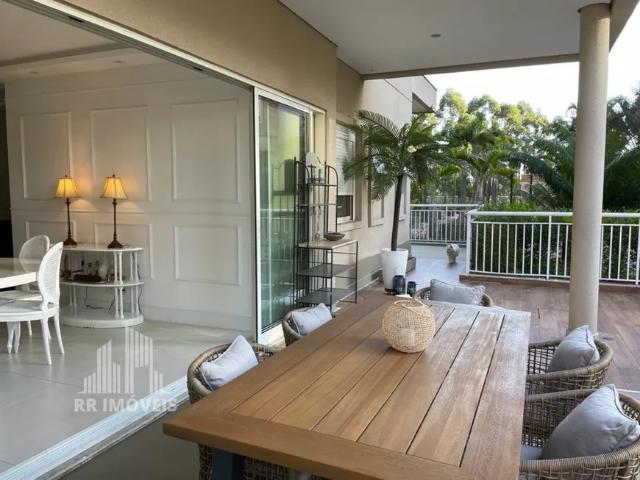 Apartamento com 3 Quartos e 4 banheiros à Venda, 200 m² por R$ 2.298.900