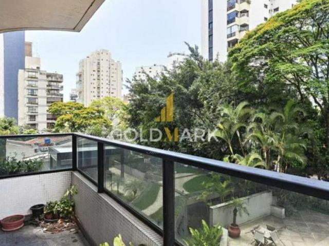 Apartamento com 3 Quartos e 4 banheiros à Venda, 211 m² por R$ 2.600.000