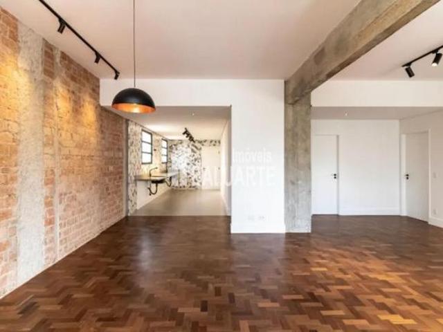 Apartamento com 3 Quartos e 4 banheiros à Venda, 212 m² por R$ 2.285.000