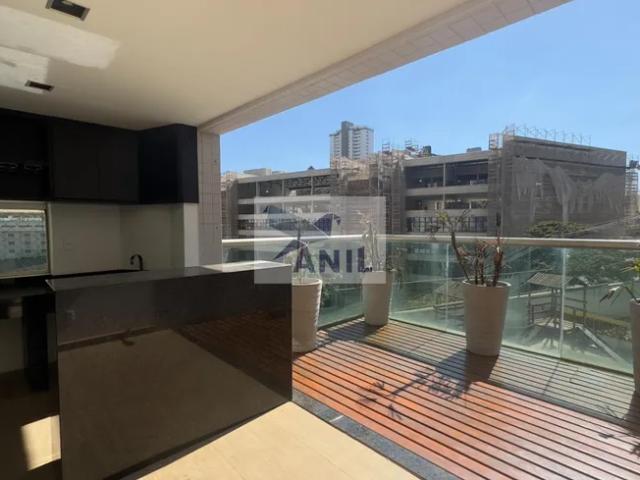 Apartamento com 3 Quartos e 4 banheiros à Venda, 235 m² por R$ 1.949.000