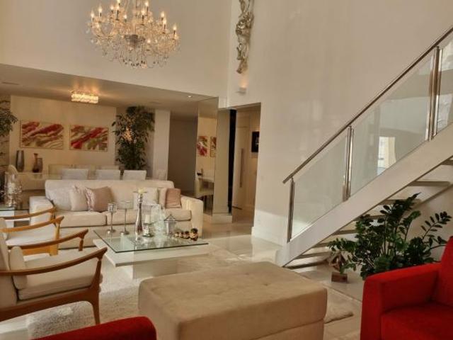 Apartamento com 3 Quartos e 4 banheiros à Venda, 293 m² por R$ 5.280.000