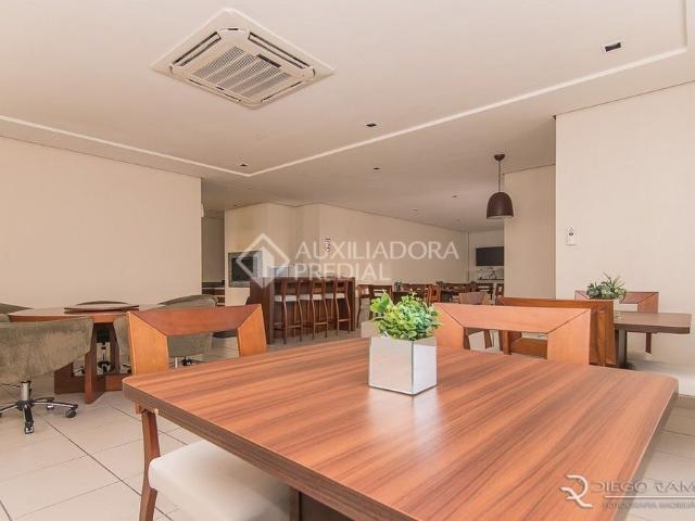 Apartamento com 3 quartos e 50m² para alugar em Passo da Areia, Porto Alegre