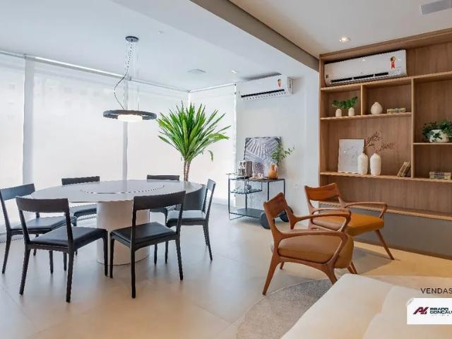 Apartamento com 3 Quartos e 5 banheiros à Venda, 111 m² por R$ 1.640.000