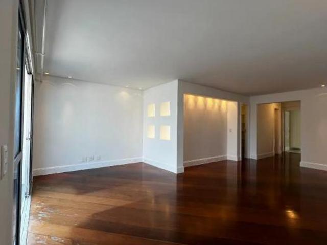Apartamento com 3 Quartos e 5 banheiros à Venda, 143 m² por R$ 2.300.000