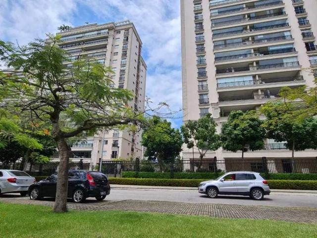Apartamento com 3 Quartos e 5 banheiros à Venda, 155 m² por R$ 1.990.000
