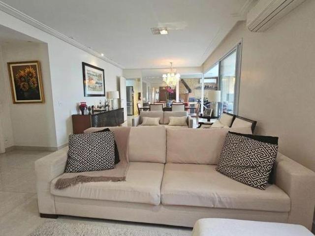 Apartamento com 3 Quartos e 5 banheiros à Venda, 161 m² por R$ 3.320.000
