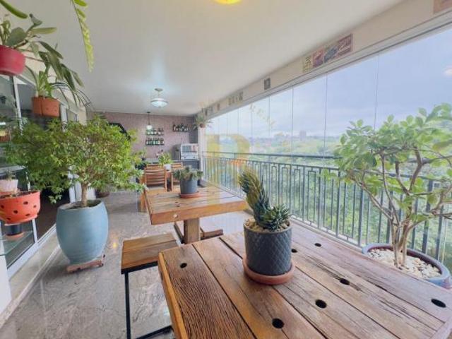 Apartamento com 3 Quartos e 5 banheiros à Venda, 163 m² por R$ 2000.000