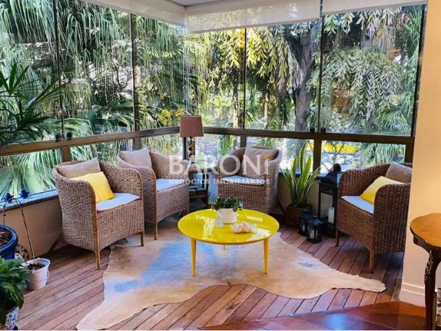 Apartamento com 3 Quartos e 5 banheiros à Venda, 172 m² por R$ 2.000.000