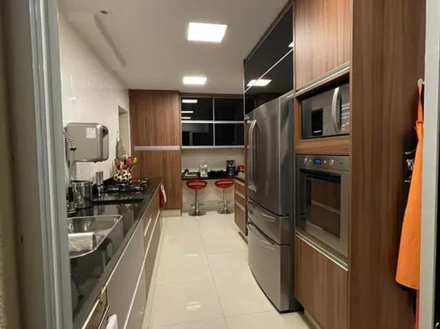 Apartamento com 3 Quartos e 5 banheiros à Venda, 202 m² por R$ 2.350.000