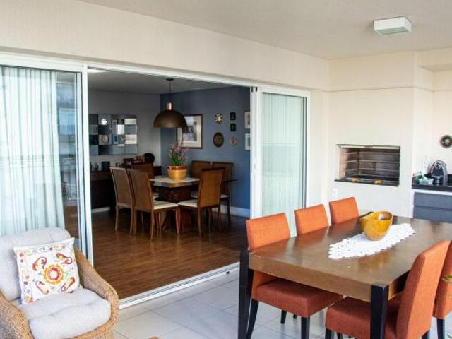 Apartamento com 3 Quartos e 5 banheiros à Venda, 210 m² por R$ 5.450.000