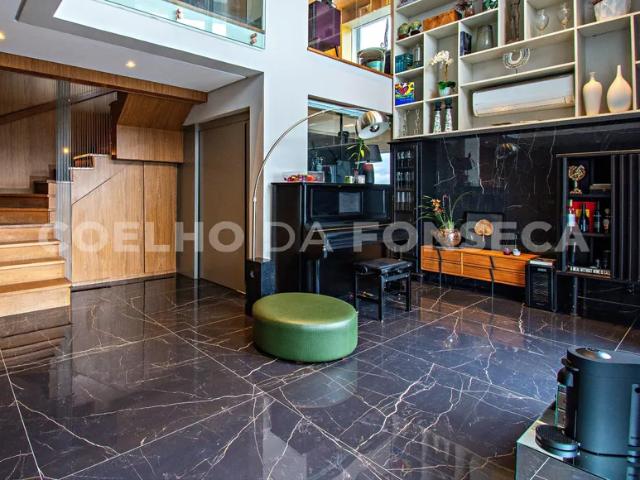 Apartamento com 3 Quartos e 5 banheiros à Venda, 213 m² por R$ 3.400.000