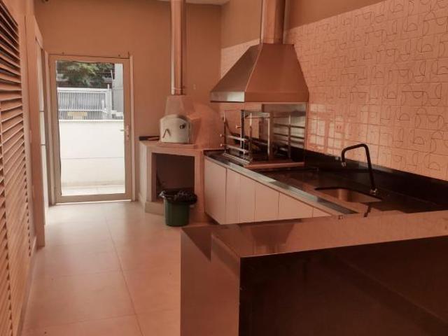 Apartamento com 3 Quartos e 5 banheiros à Venda, 225 m² por R$ 3.890.000