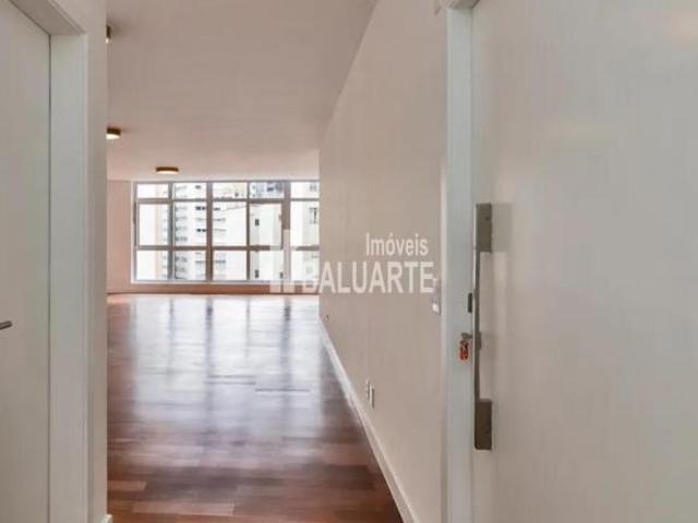 Apartamento com 3 Quartos e 5 banheiros à Venda, 267 m² por R$ 3.650.000