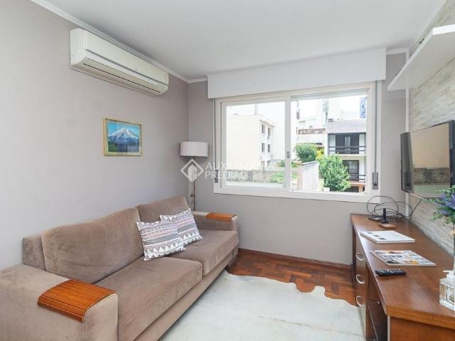 Apartamento com 3 quartos e 60m² para alugar em São João, Porto Alegre