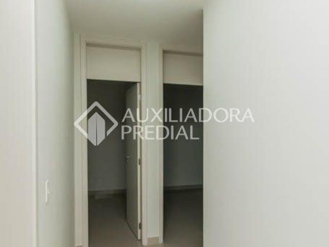 Apartamento com 3 quartos e 67m² para alugar em Humaitá, Porto Alegre