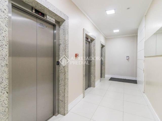 Apartamento com 3 quartos e 74m² para alugar em Vila Ipiranga, Porto Alegre